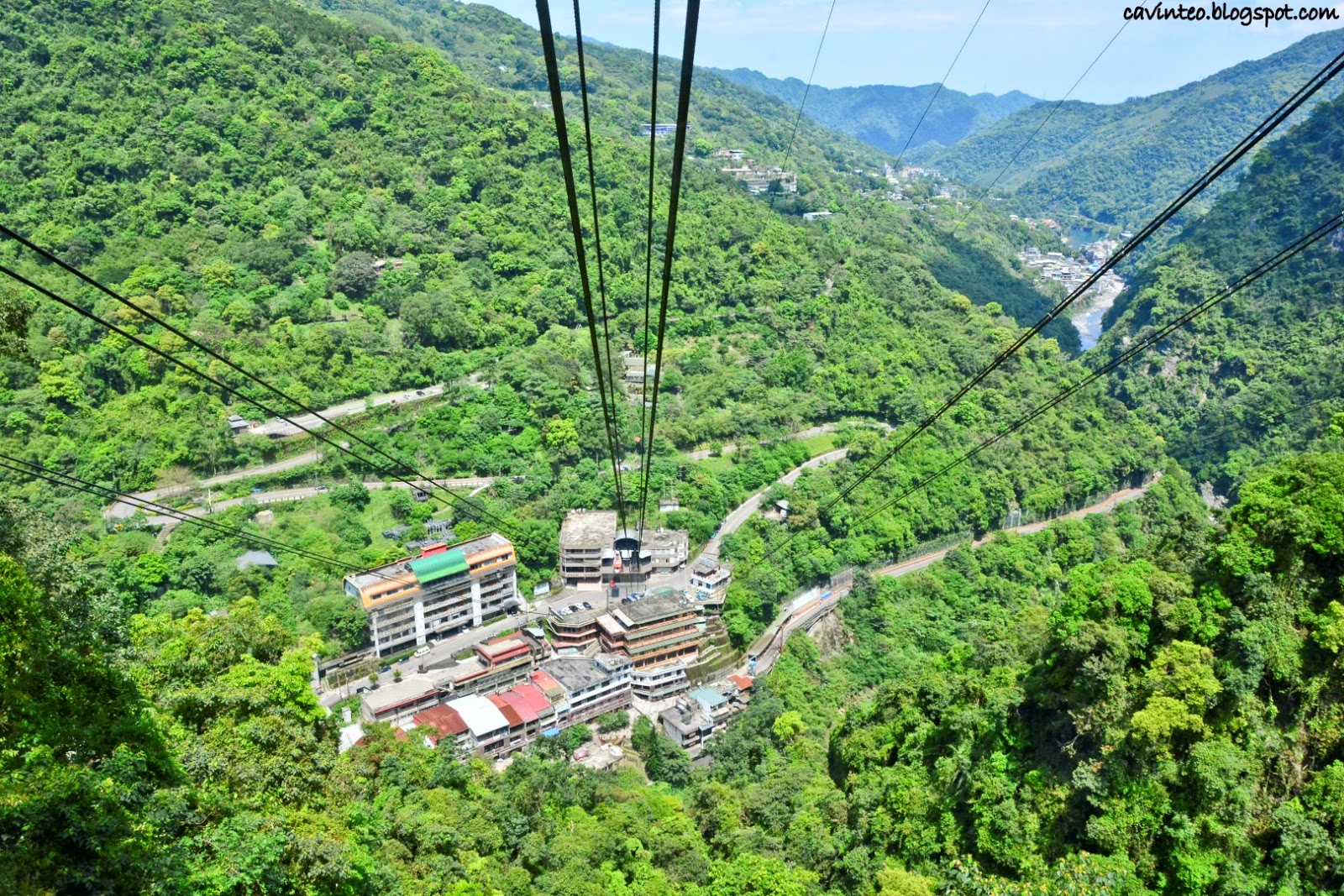 Entree Kibbles: Taking the Cable Car to Yun-Hsien Park & Resort @ Wulai ...
